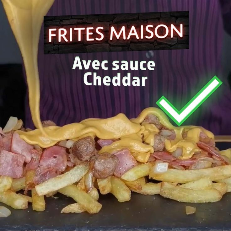 Frites Cheddar, Bacon et Oignons Frits : Une Fusion Gourmande